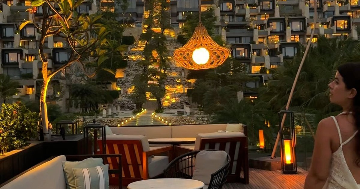 Where the Cliff Meets the Indian Ocean, You Stop Counting Days | Roomer