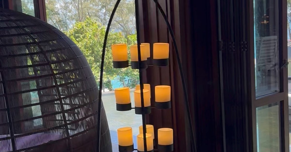 The Water Turns Gold at Six O'Clock Here | Roomer