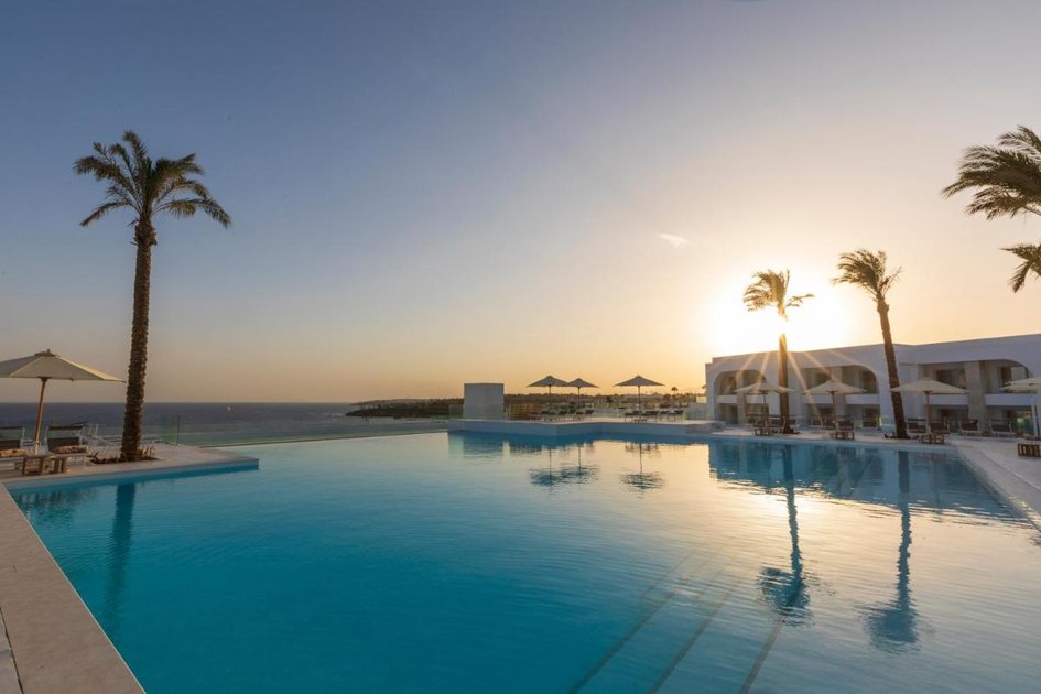 Where the Red Sea Turns the Color of Forgetting | Roomer